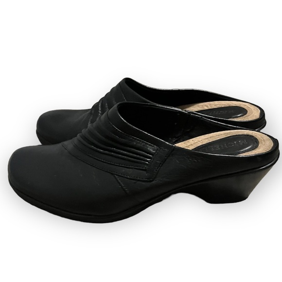 Michelle D | Shoes | Womens Michelle D Black Leather Steff Clogs | Poshmark